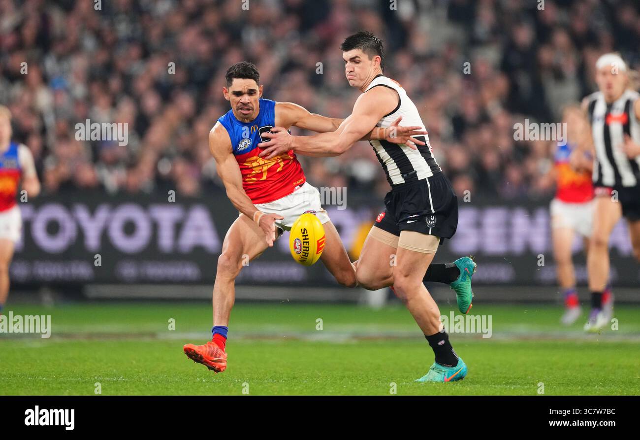Charlie Cameron of the Lions and Brayden Maynard of the Magpies compete ...