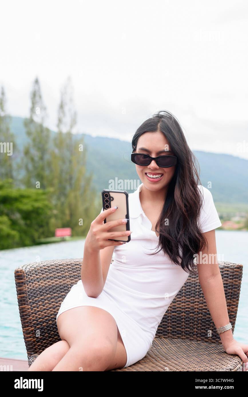 Casual woman in white shirt hi-res stock photography and images - Alamy
