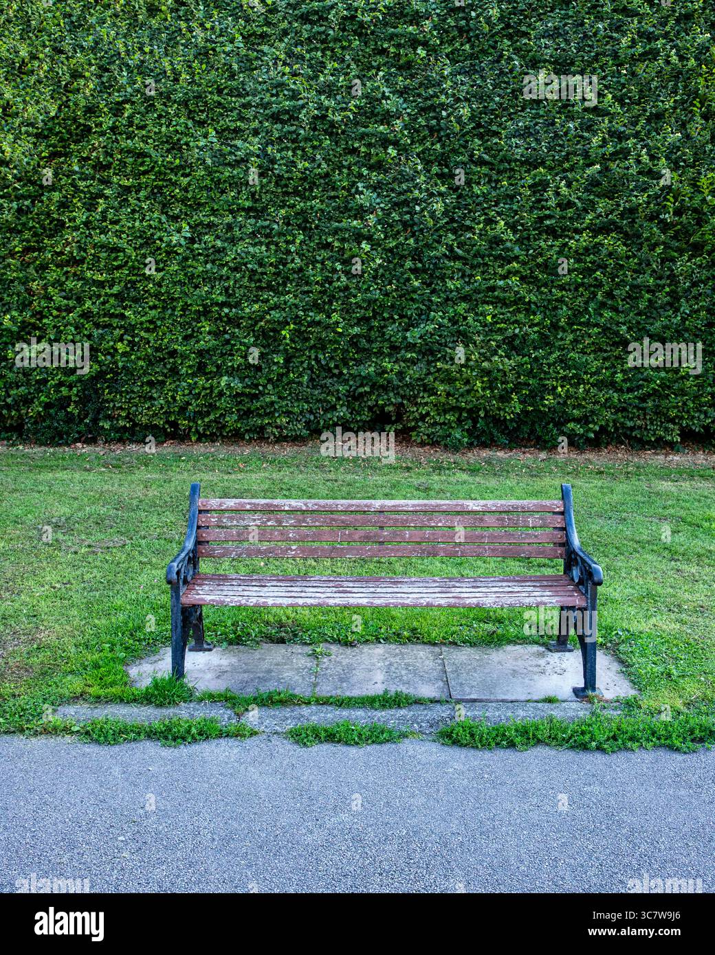 Seating park bench hi-res stock photography and images - Alamy