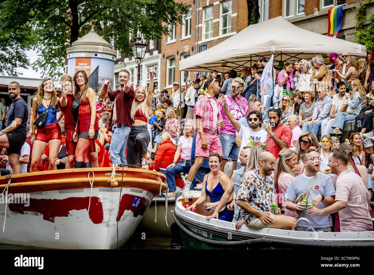 AMSTERDAM - The Pride Amsterdam boat parade is once again sailing ...