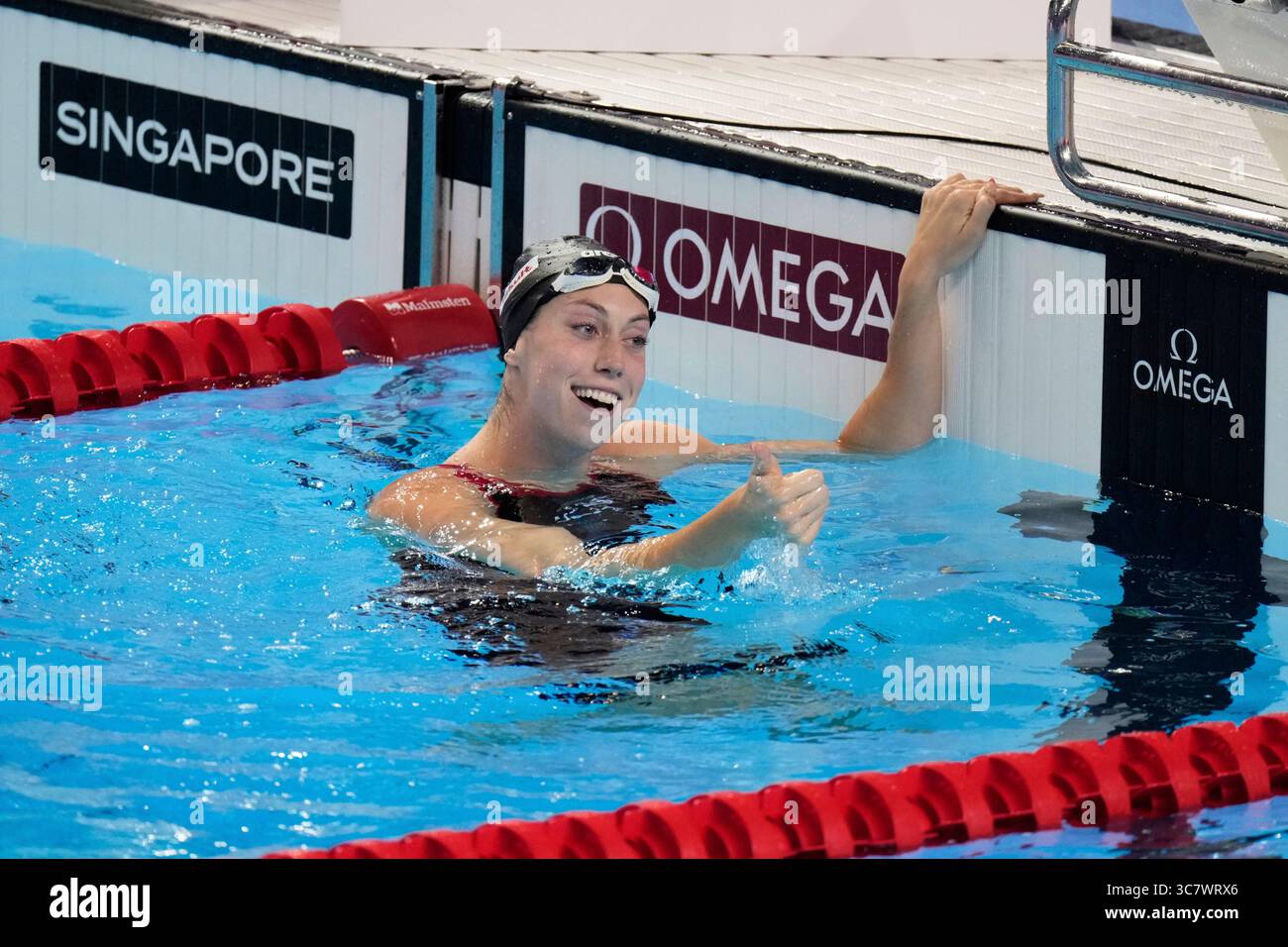 Gretchen Walsh of the United States celebrates after winning gold medal ...