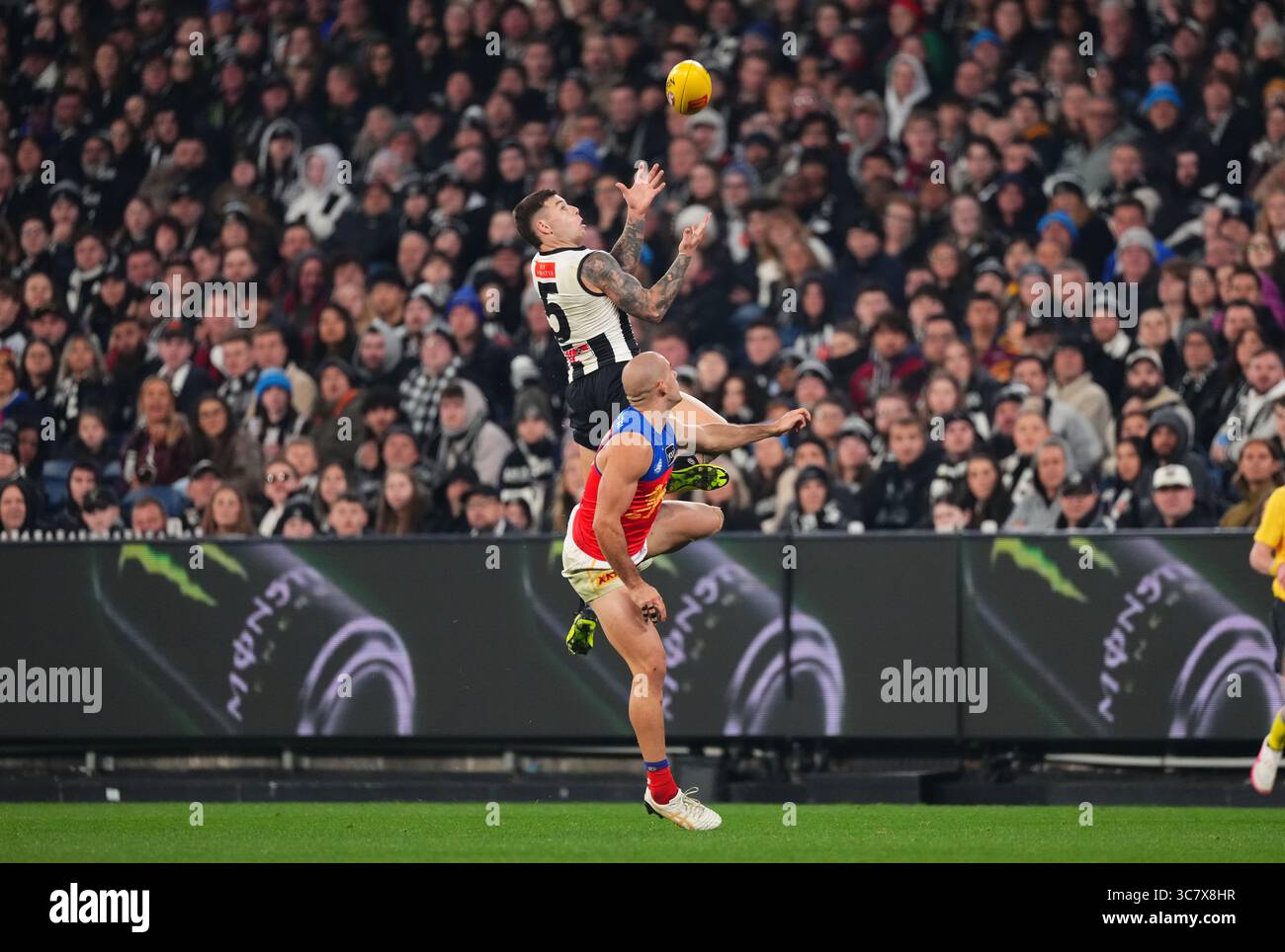 Jamie Elliott of the Magpies takes a mark during the AFL Round 21 match ...