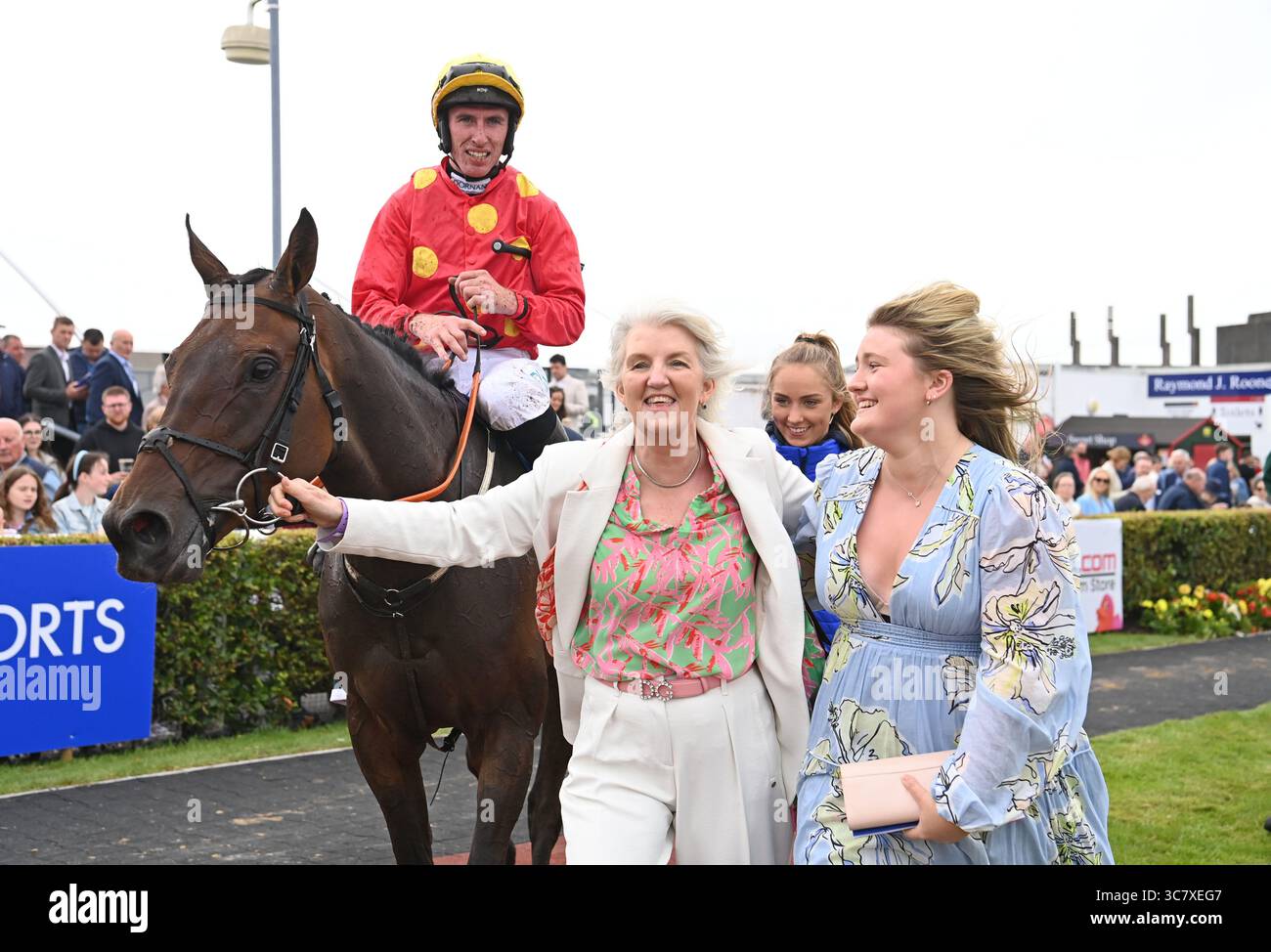 Marina and Emma Reddan lead Winning Smut and jockey Jack Kennedy into ...