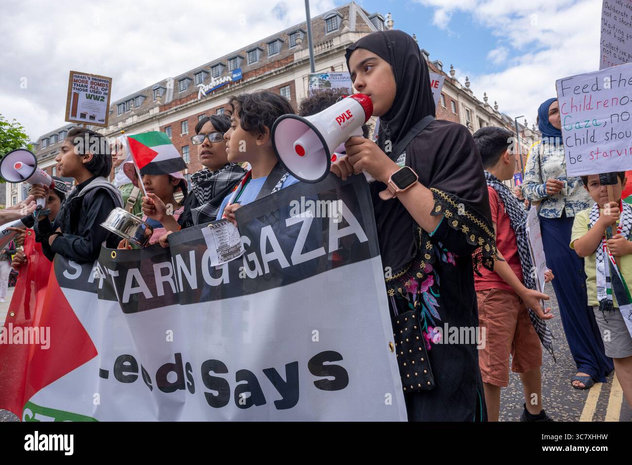 Palestine bombed hi-res stock photography and images - Alamy