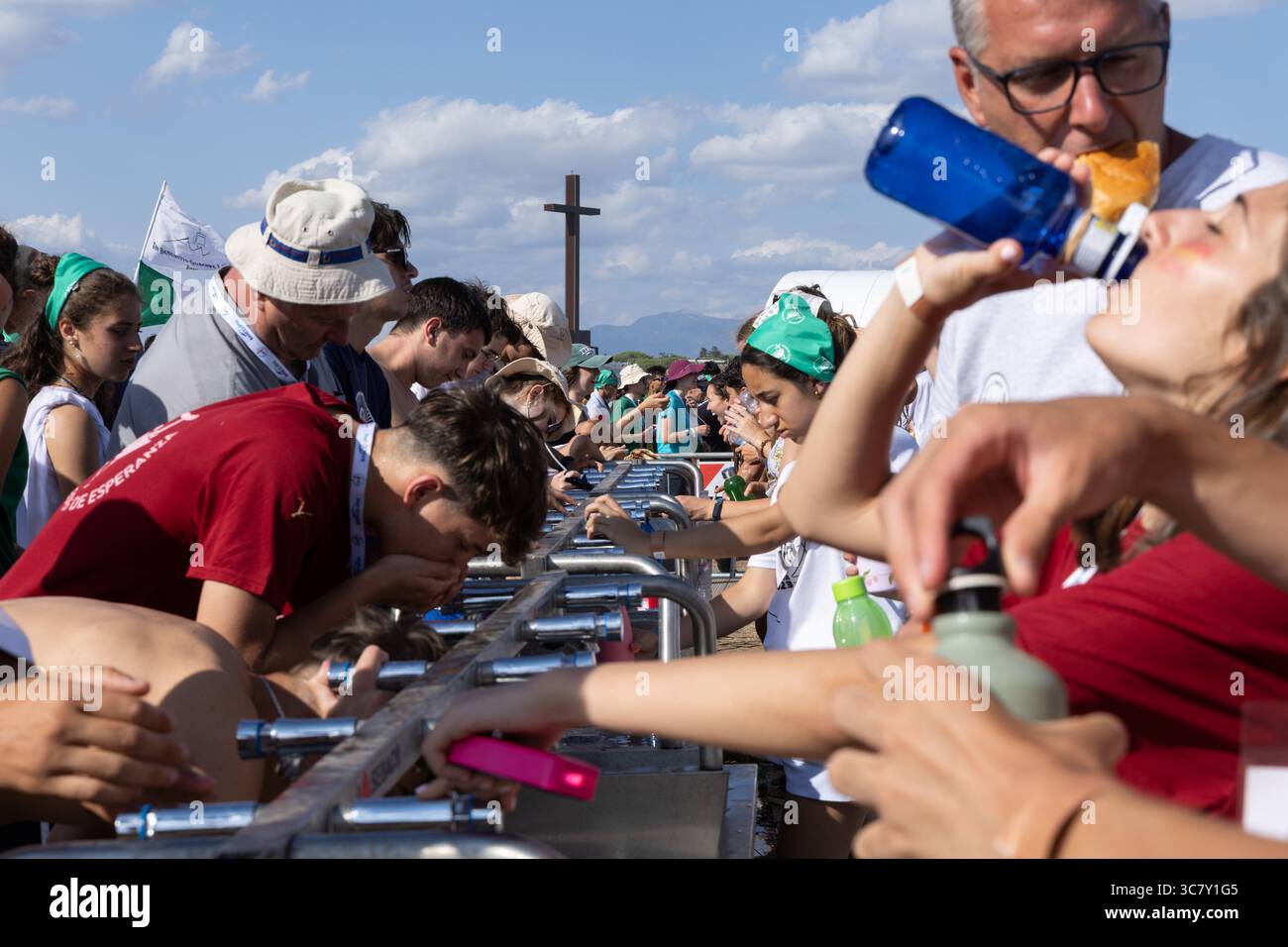 Groups of young pilgrims drink and refresh themselves at Tor Vergata ...