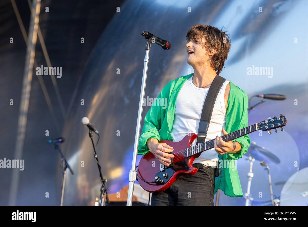 Djo joe keery hi-res stock photography and images - Alamy