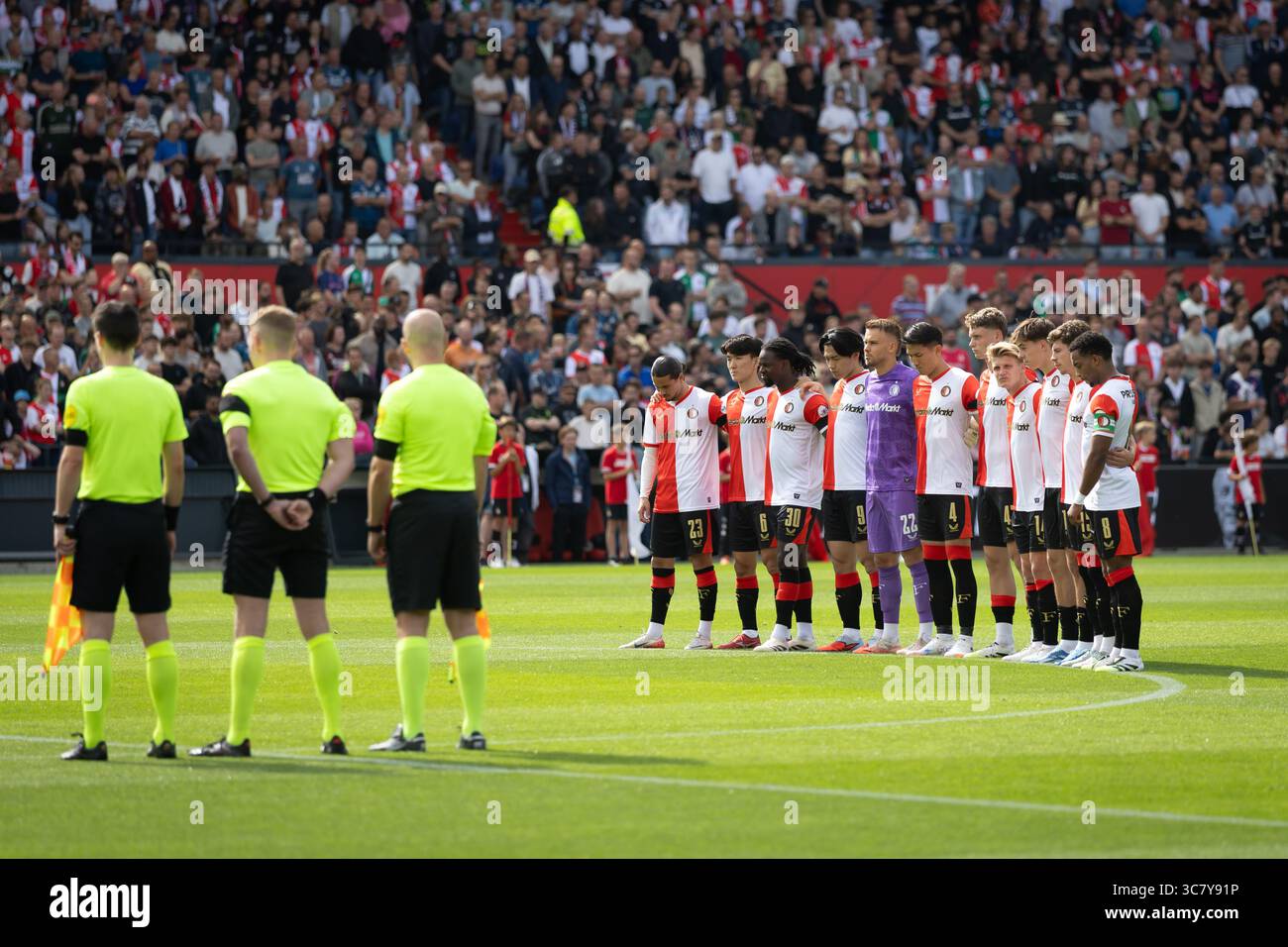 ROTTERDAM - Minute of silence in memory of Rinus Israel before the ...