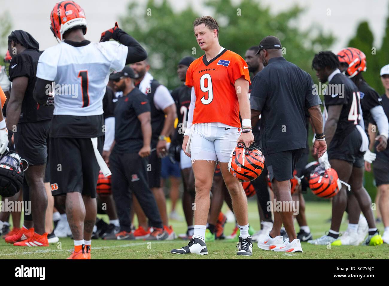 Cincinnati Bengals quarterback Joe Burrow (9) speaks with teammate Ja ...