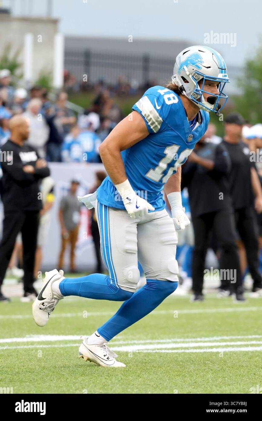 Detroit Lions wide receiver Isaac TeSlaa (18) warms up prior to the ...