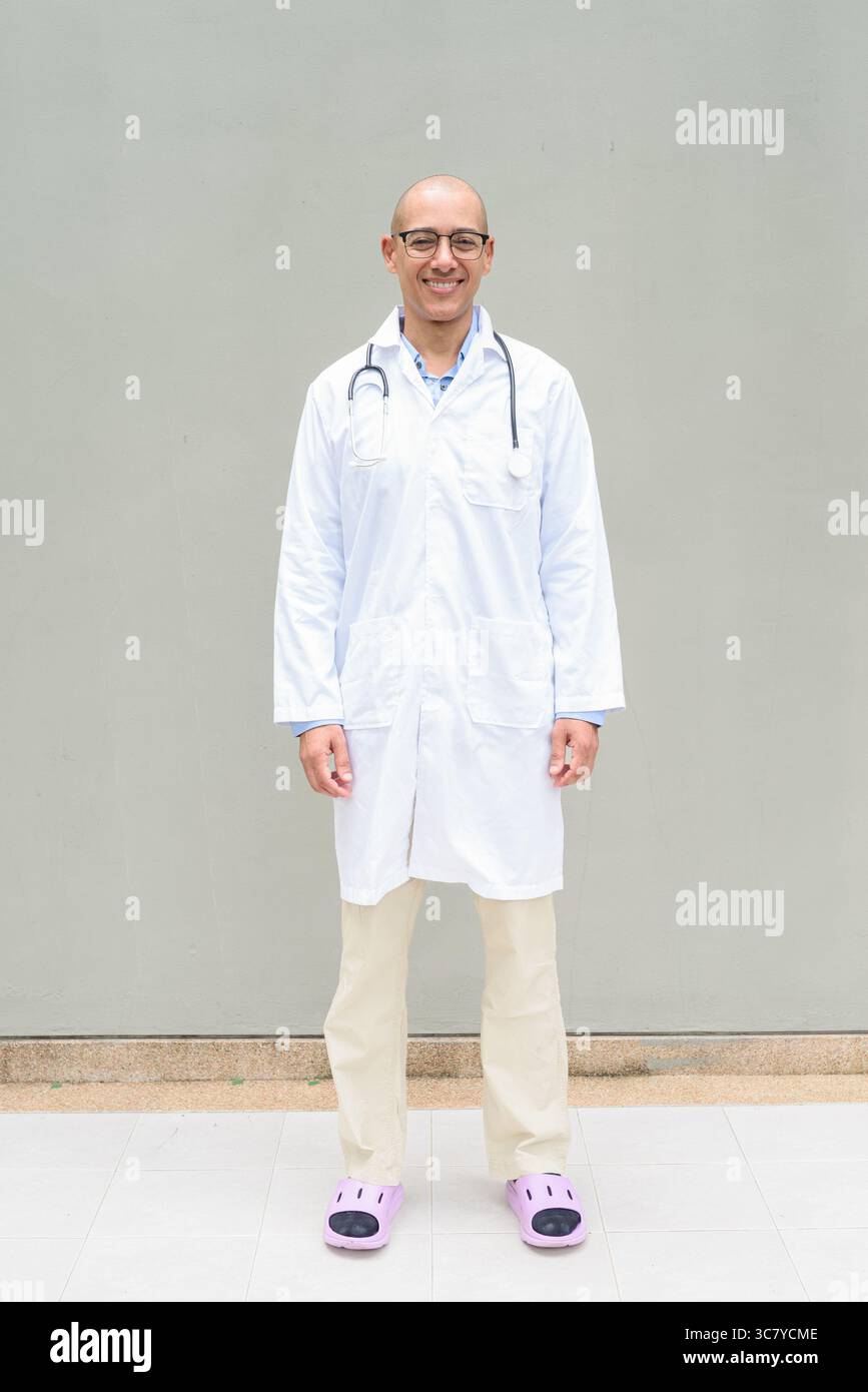 Mature doctor male portrait hi-res stock photography and images - Alamy