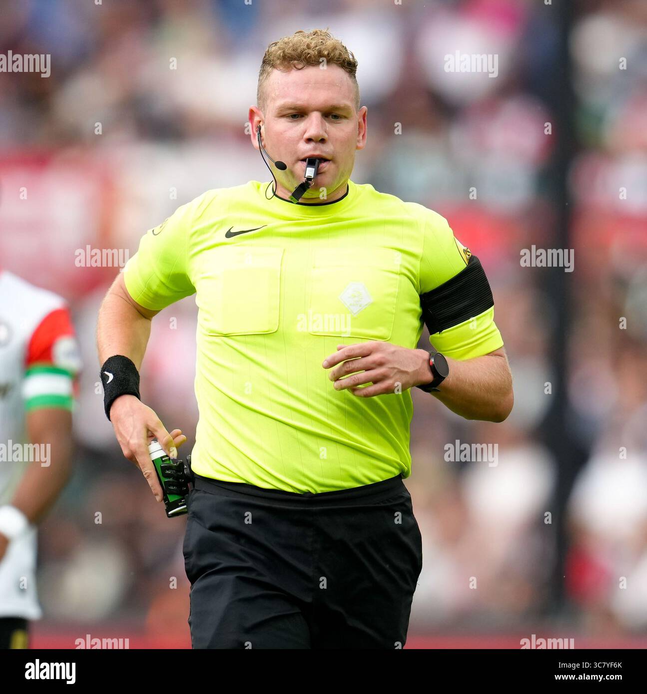 Schiedsrichter Alex Bos NED, Feyenoord Rotterdam vs VfL Wolfsburg ...