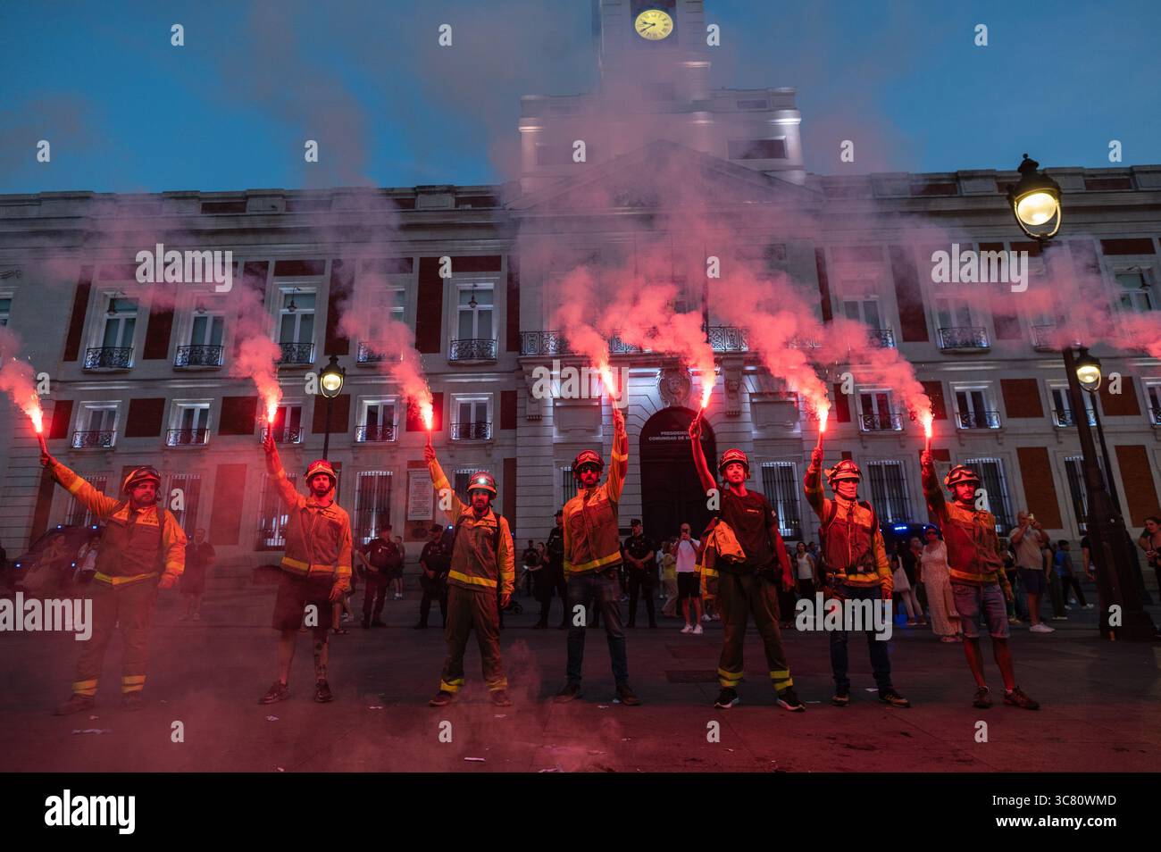 Madrid, Spain. 02nd Aug, 2025. Forest firefighters holding flares ...