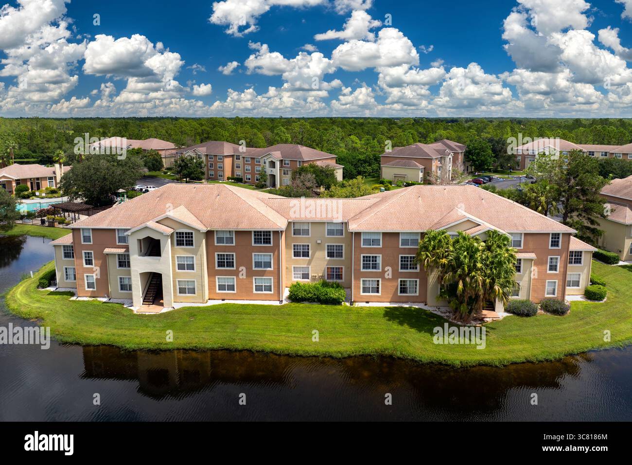 Florida suburban condos car hi-res stock photography and images - Alamy