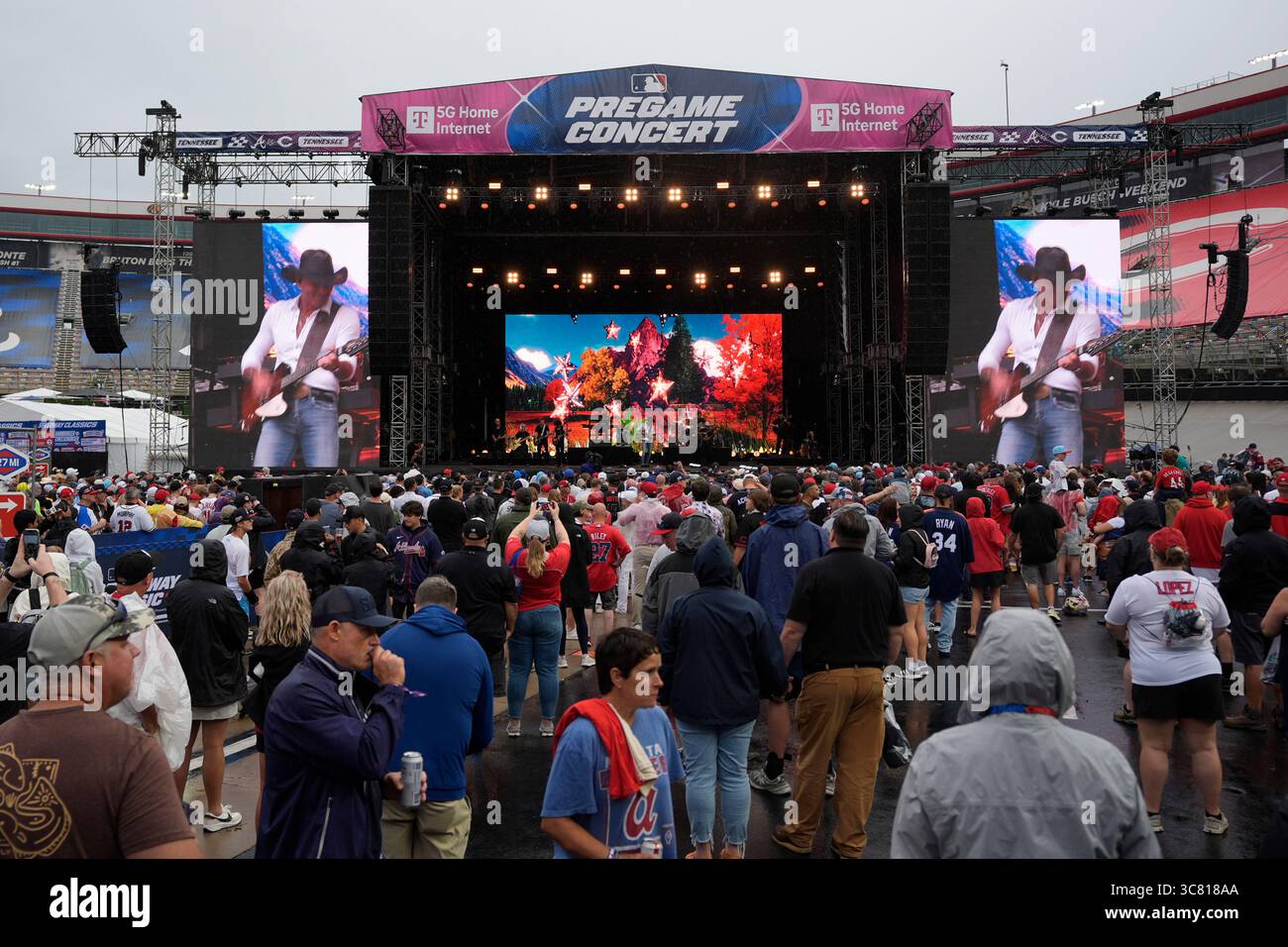 Tim McGraw performs pregame at the MLB Speedway Classic baseball game ...