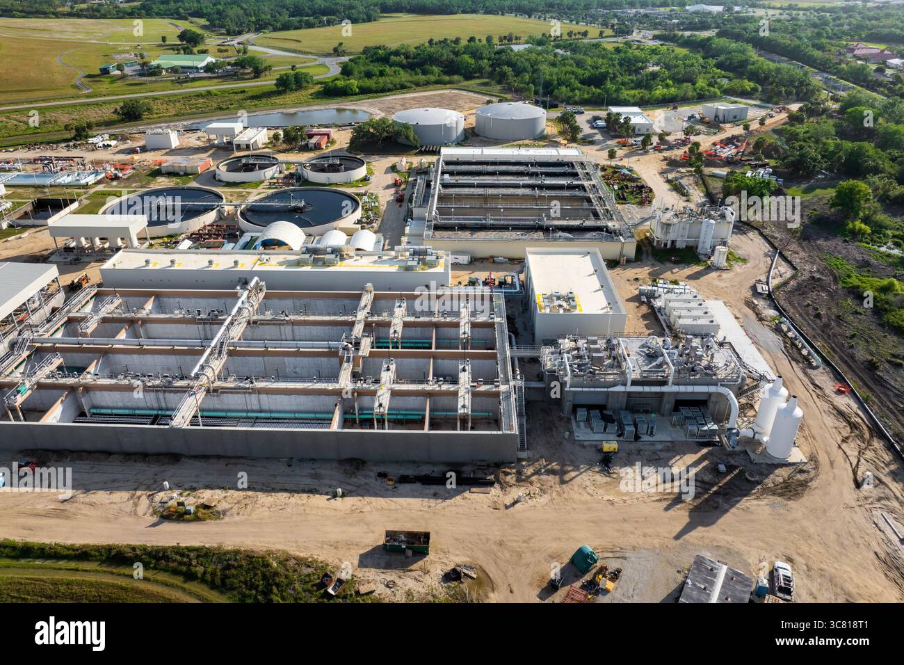 Large-scale industrial water treatment plant purifying and recycling ...