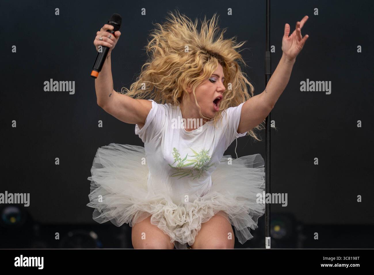 Brighton , UK. Saturday 2 August 2025 Slayyyter performs on stage at ...