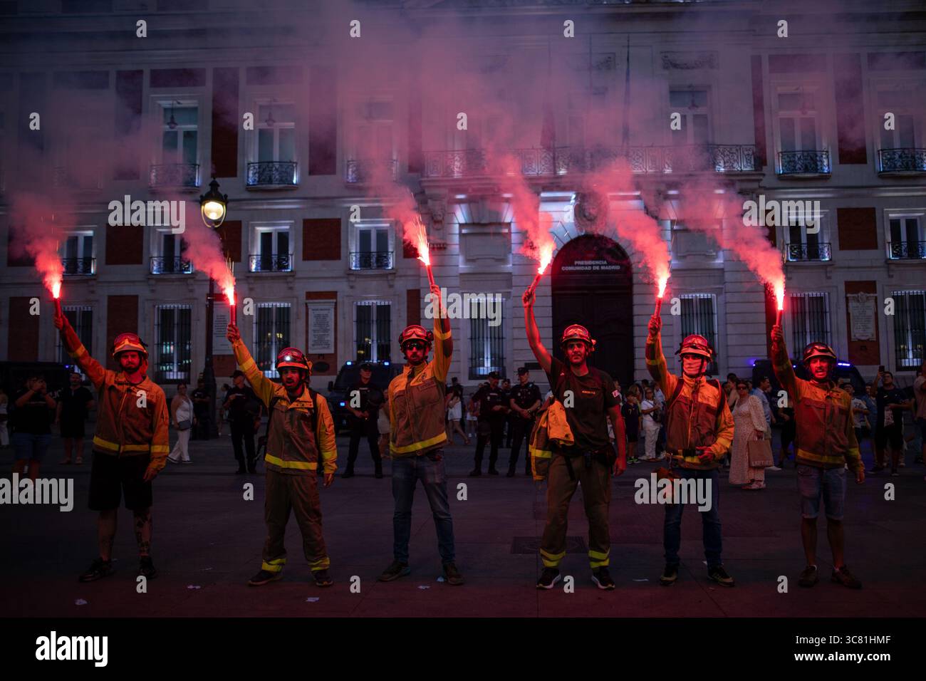 Madrid, Spain. 02nd Aug, 2025. Rally of forest firefighters from the ...