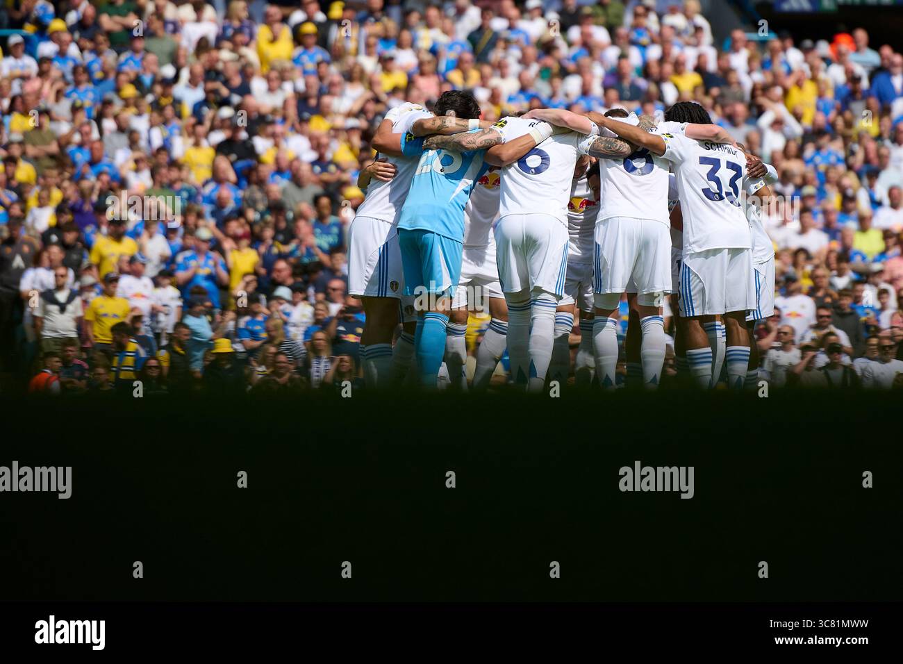 LEEDS, ENGLAND - AUGUST 02: Leeds United Team prior the pre-season ...