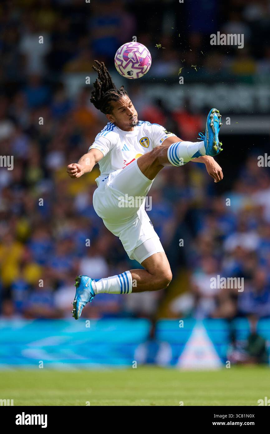 LEEDS, ENGLAND - AUGUST 02: Isaac Schmidt of Leeds United controls the ...