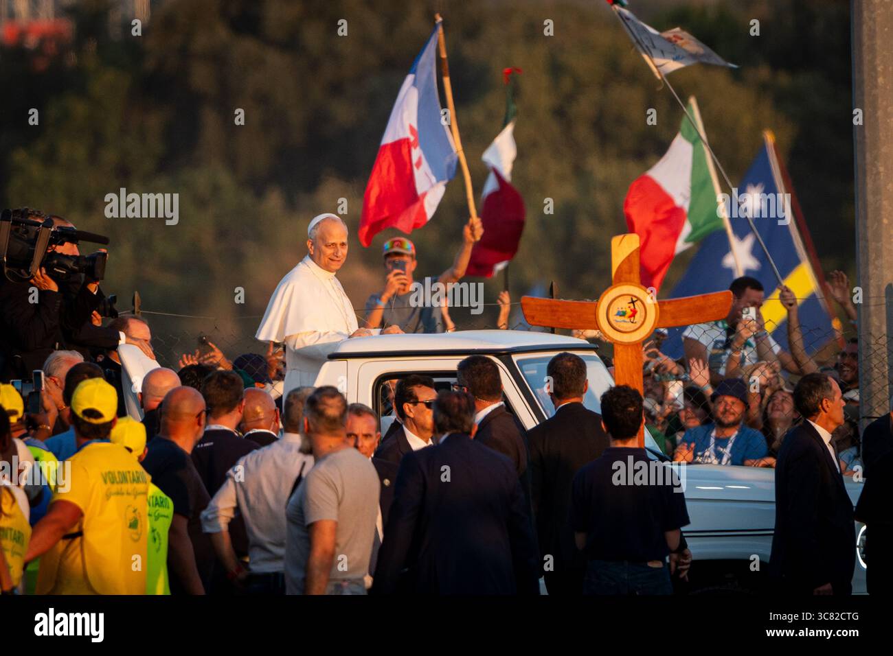 Pope Leo XIV arrives to lead the prayer vigil with young people ...