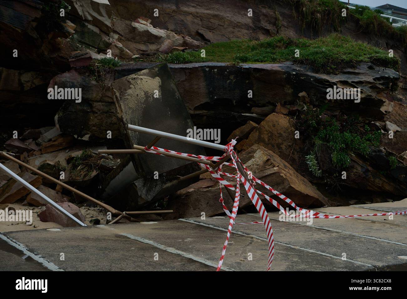 The cliffs collapse on the northern end of Bronte Beach in Sydney ...