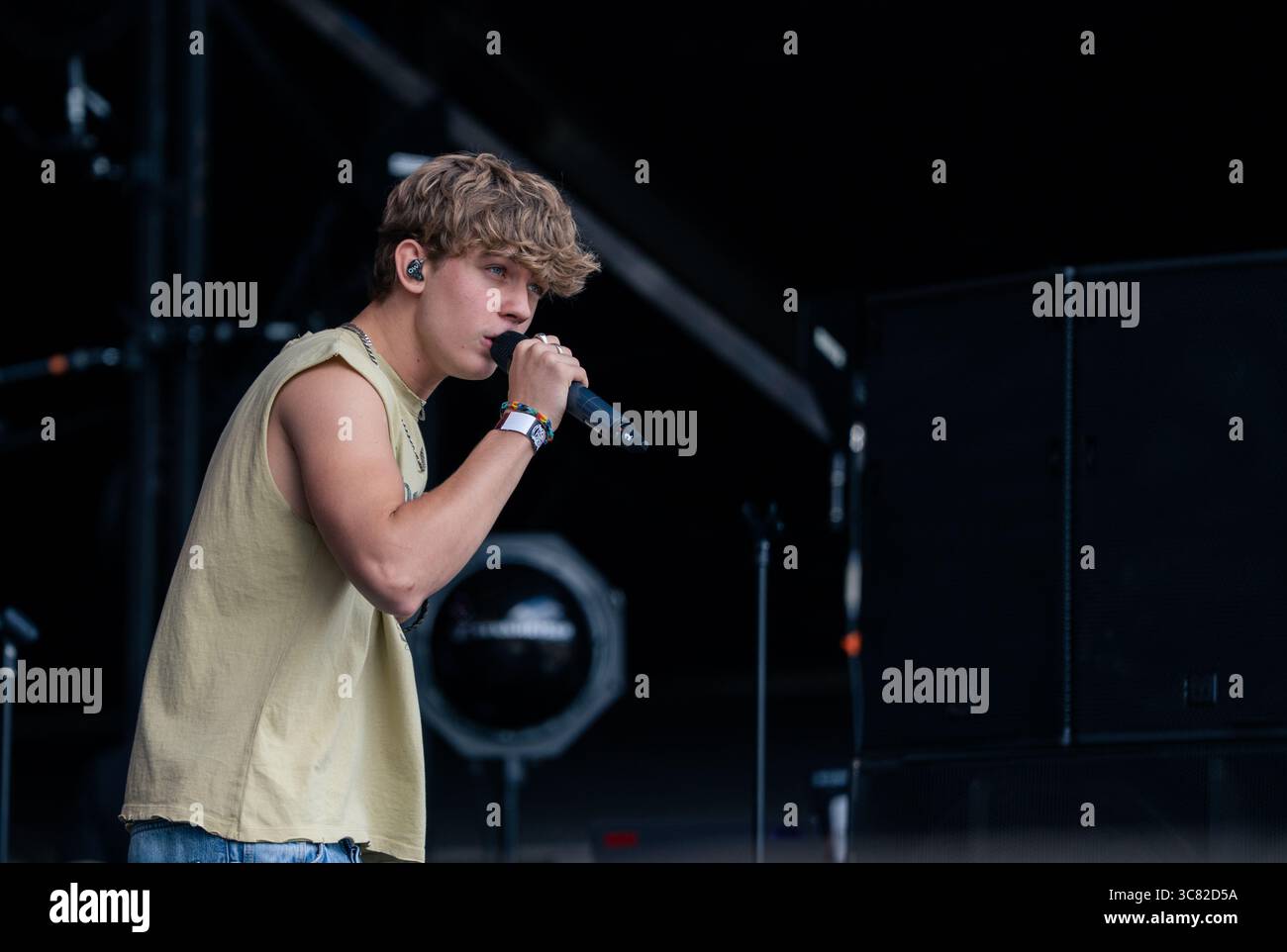 BRIGHTON, ENGLAND - AUGUST 2: Absnt Mind performing at Brighton Pride ...