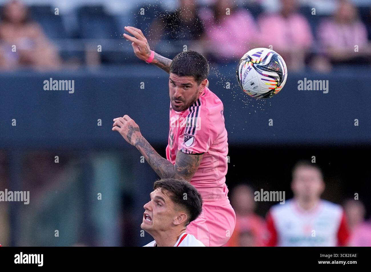 Inter Miami midfielder Rodrigo De Paul (7) heads a ball over Necaxa ...