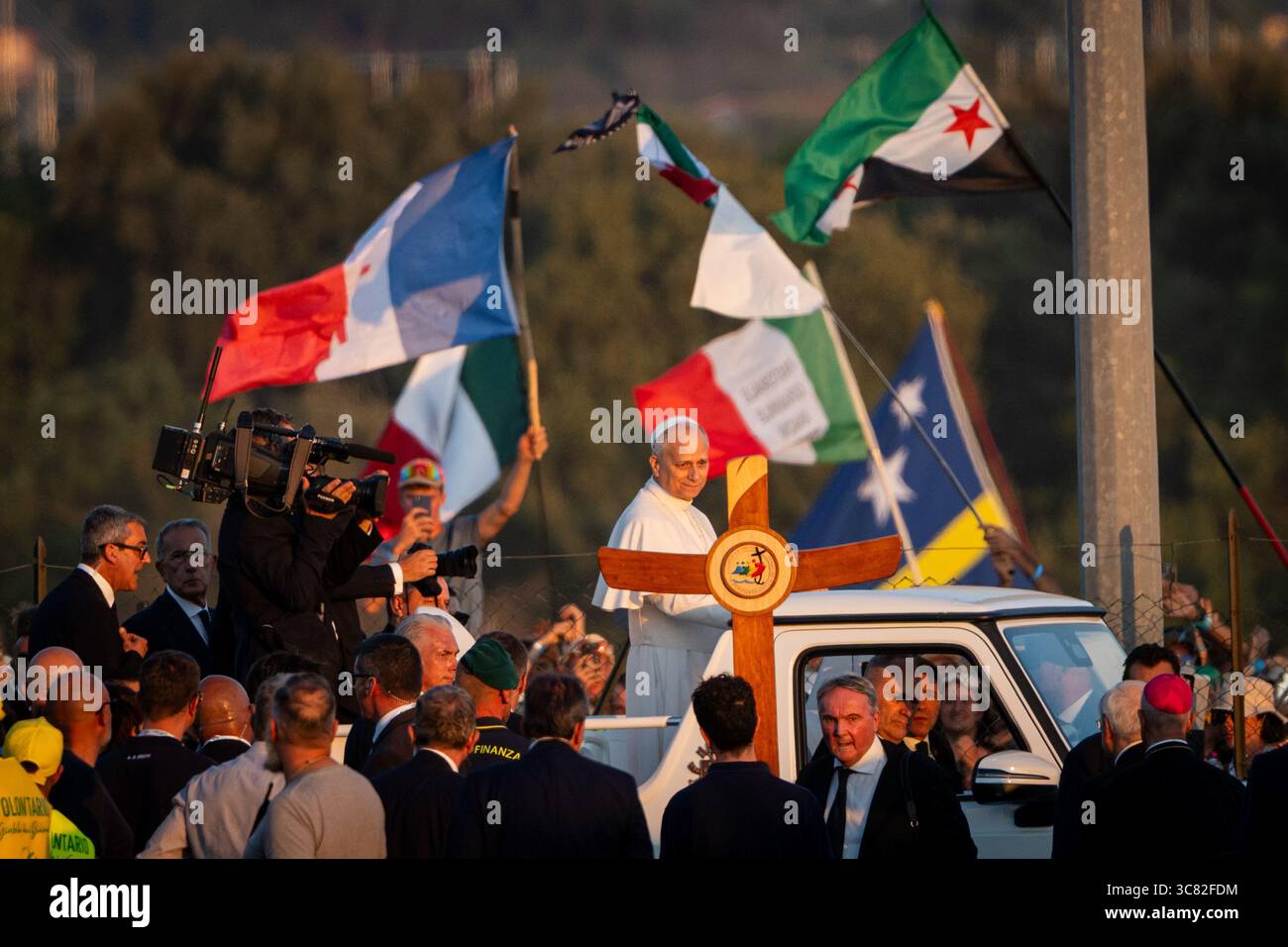 Pope Leo XIV arrives to lead the prayer vigil with young people ...
