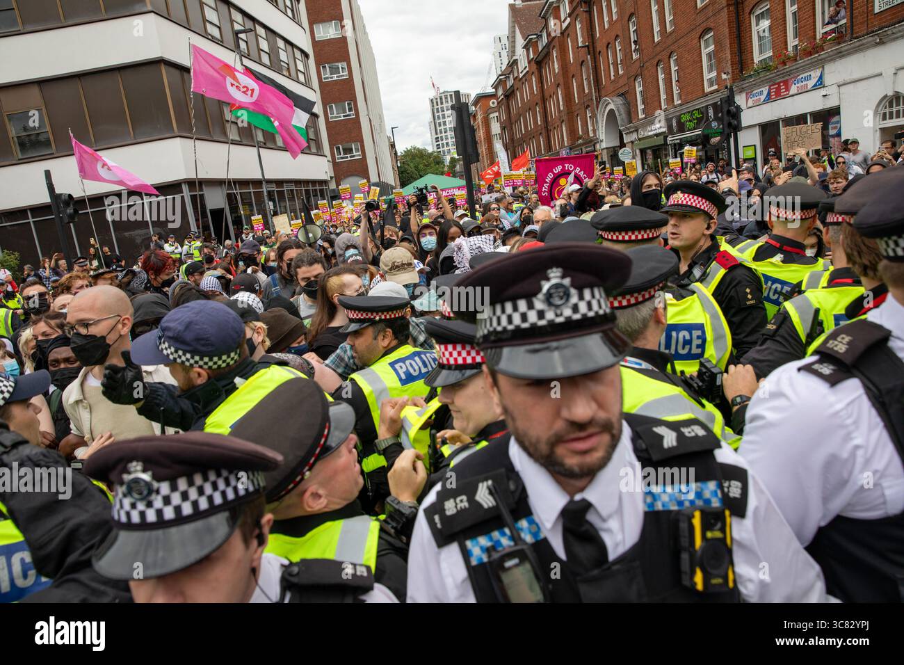 Metropolitan Police officers stand in-front of ANTIFA protestors during ...