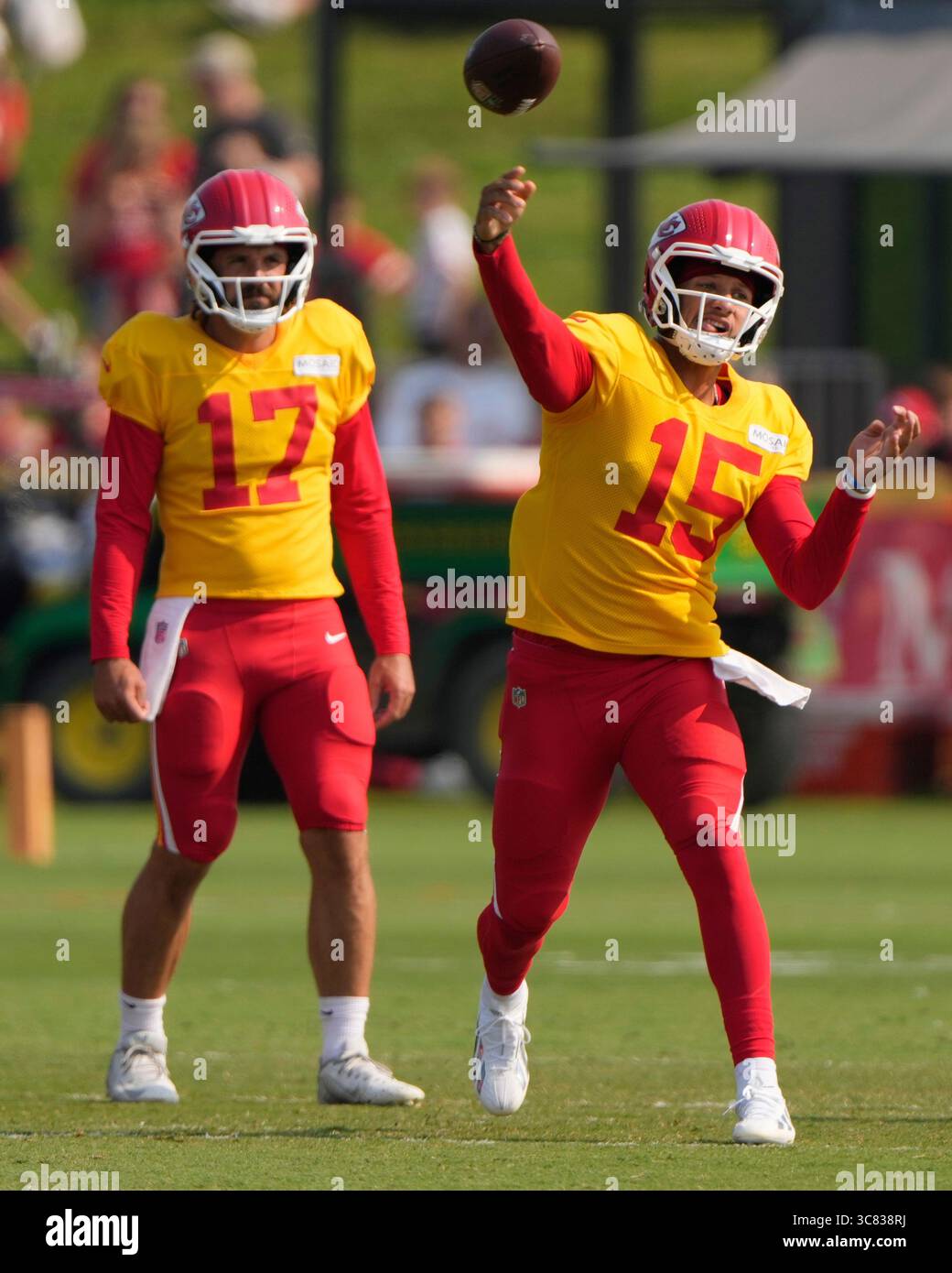 Kansas City Chiefs quarterback Patrick Mahomes (15) passes the ball at ...