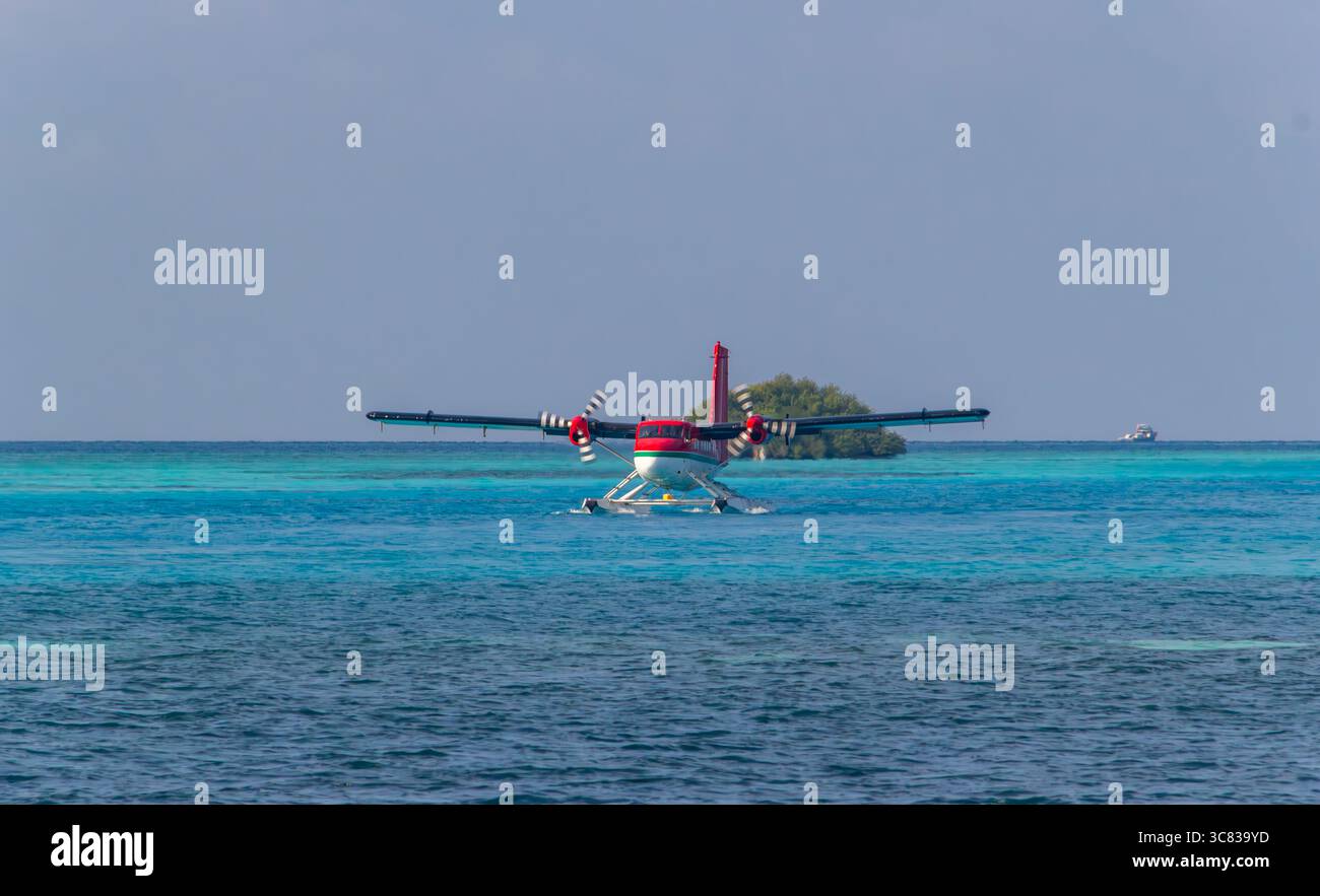 Seaplane prepares for takeoff on turquoise water Stock Photo - Alamy