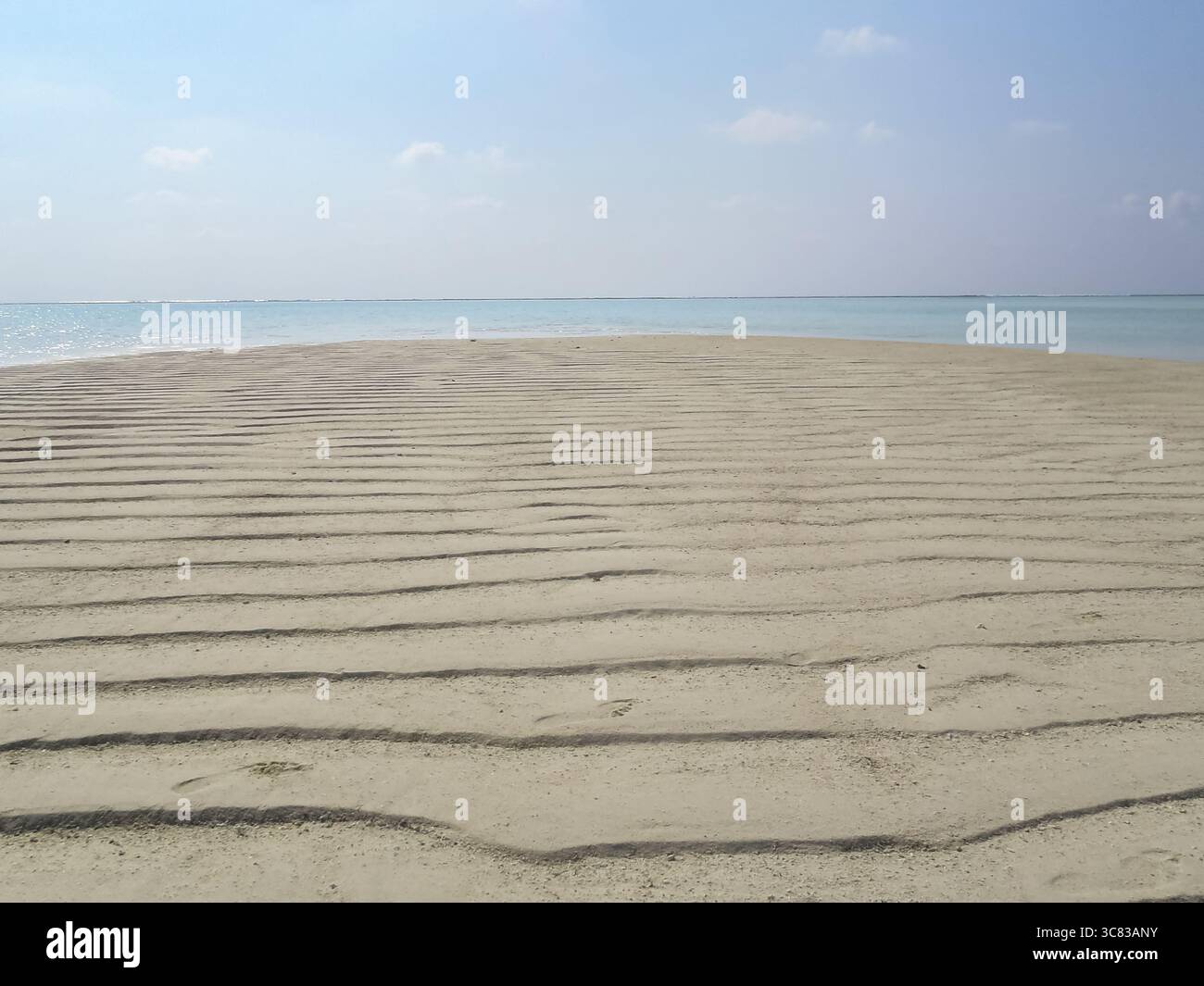 Tropical Beach Sand Ripples Stock Photo - Alamy