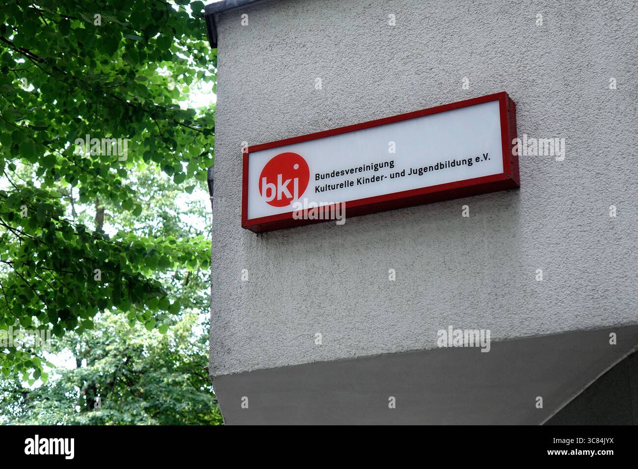 Schild des BKJ Schild des BKJ, 24.06.2025, Prenzlauer Berg, Berlin, Auf ...