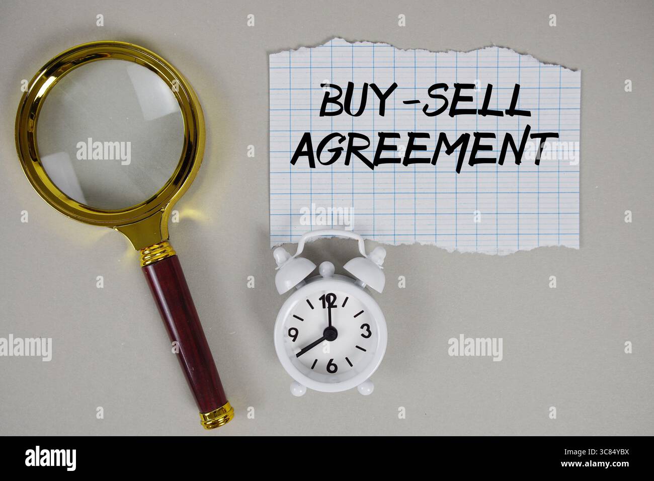 Mortgage broker text written hi-res stock photography and images - Alamy