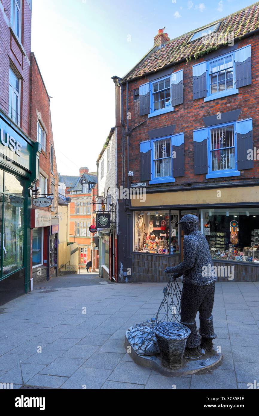 The net mender sculpture whitby hi-res stock photography and images - Alamy