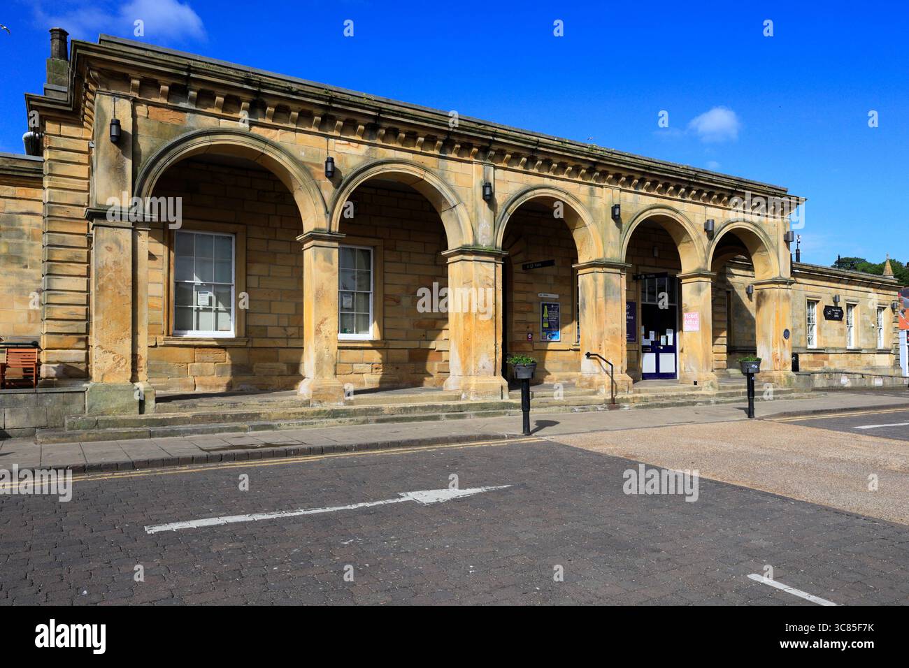 The frontage of Whitby railway station, North Yorkshire, England Stock ...