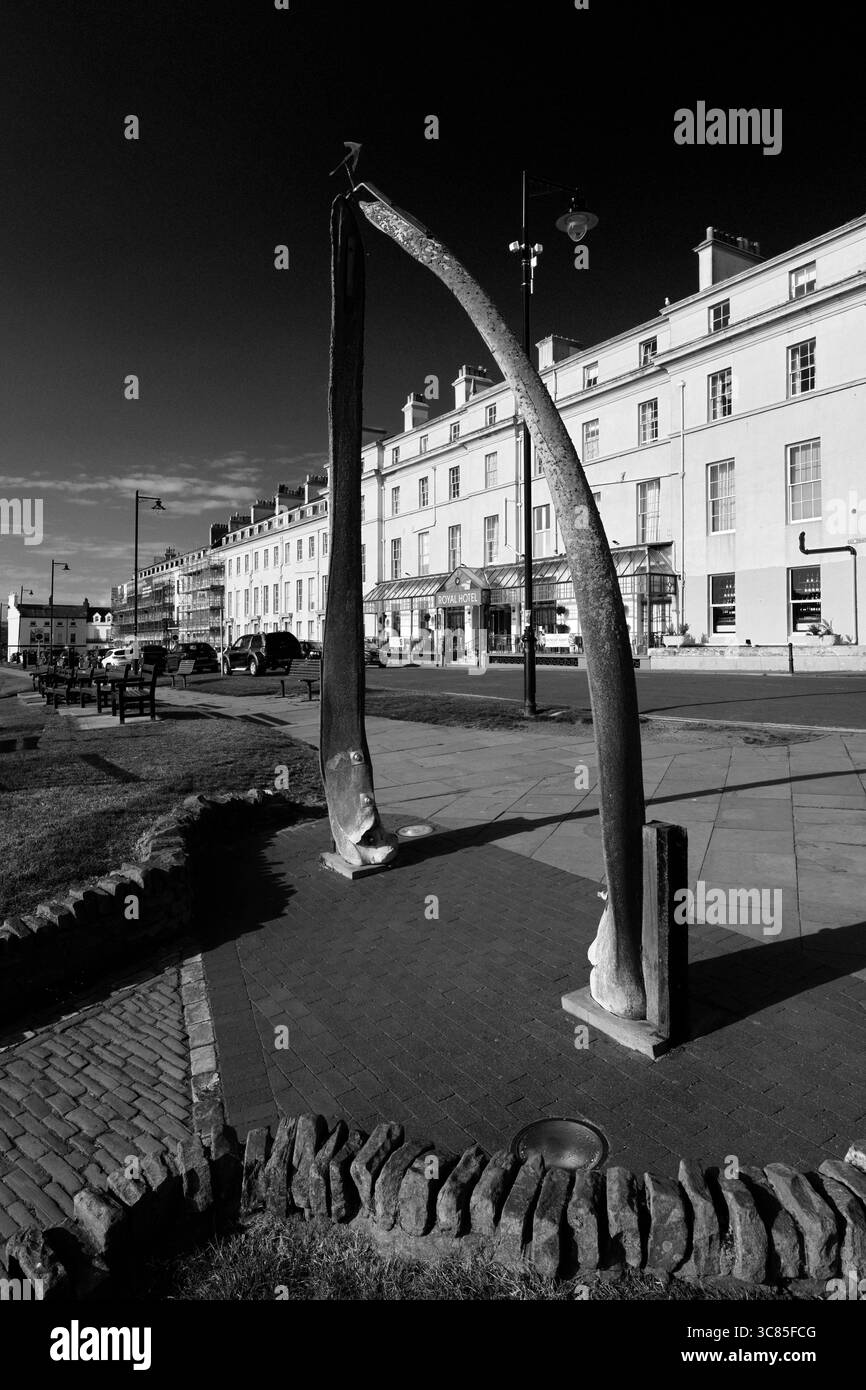 The Whale Bone arch on West Cliff, Whitby town, North Yorkshire ...