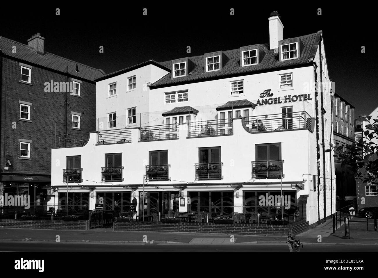 Angel hotel wetherspoons hi-res stock photography and images - Alamy