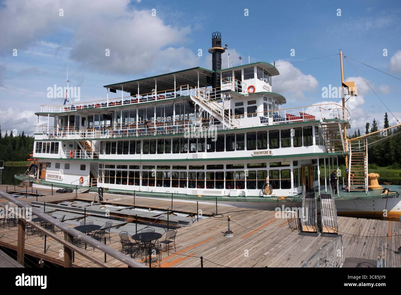 River cruise for tourists along chena river hi-res stock photography ...