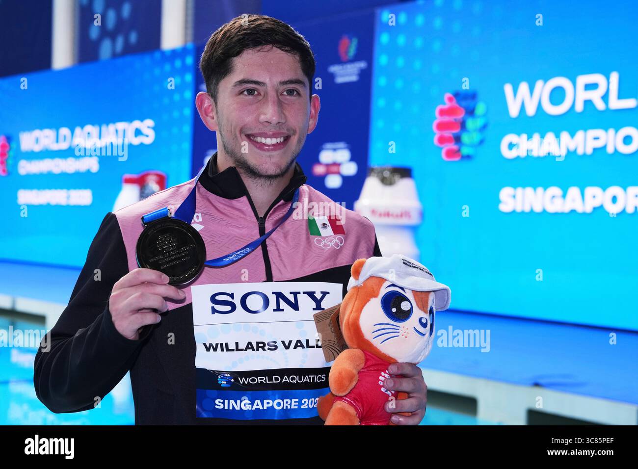 Randal Willars Valdez of Mexico poses with his bronze medal following ...