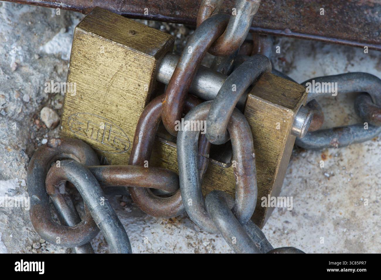 Brass padlock with chain Stock Photo - Alamy