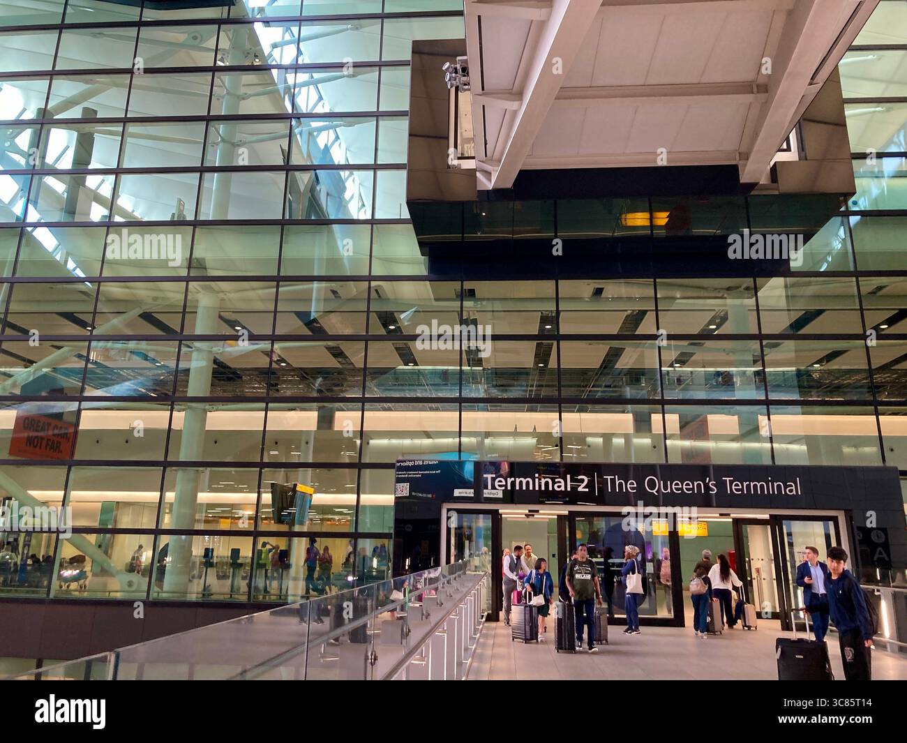 International Arrivals floor in Heathrow Airport Terminal 2 , The Queen ...