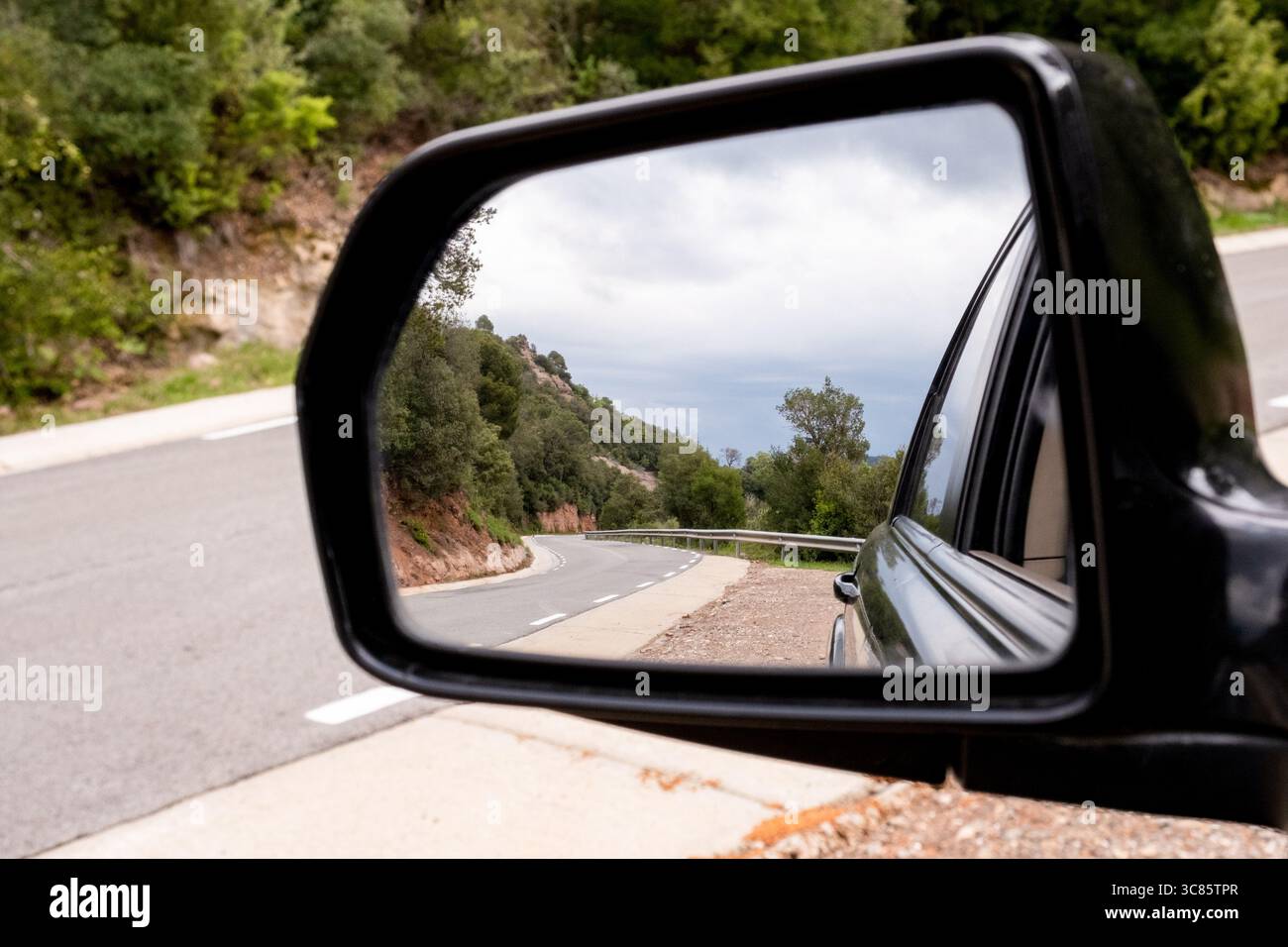 Road through mirror hi-res stock photography and images - Alamy