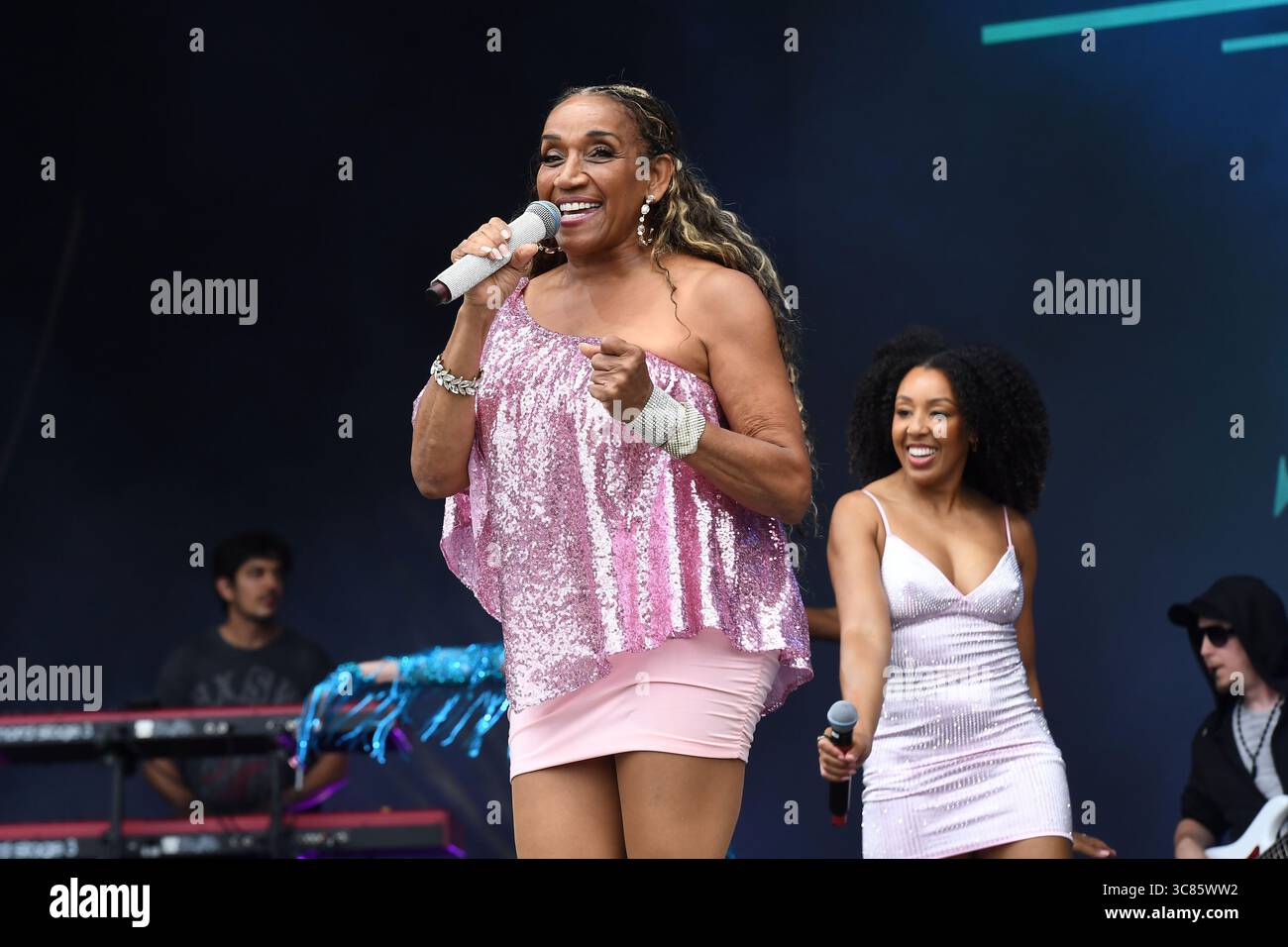 BRIGHTON, ENGLAND - AUGUST 02: Kathy Sledge of ’Sister Sledge ...