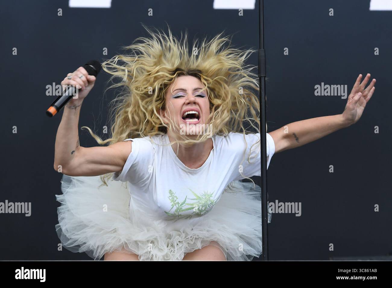Slayyyter hi-res stock photography and images - Alamy