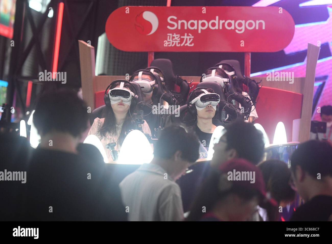 SHANGHAI, CHINA - AUGUST 3, 2025 - Audience experience Qualcomm's ...