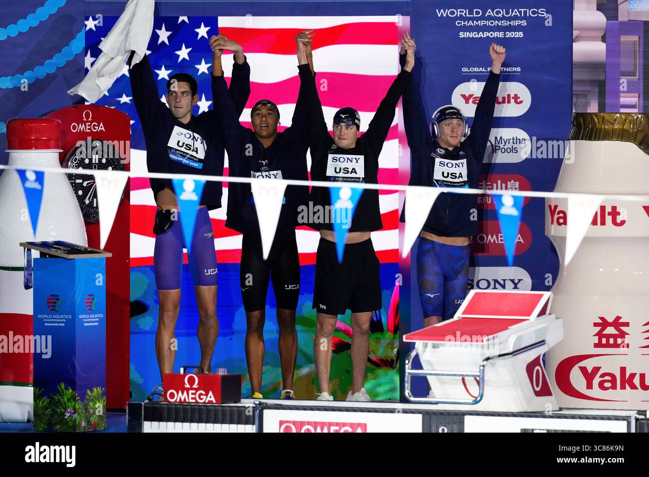 Athletes of team United States arrive to compete competes in the men's ...