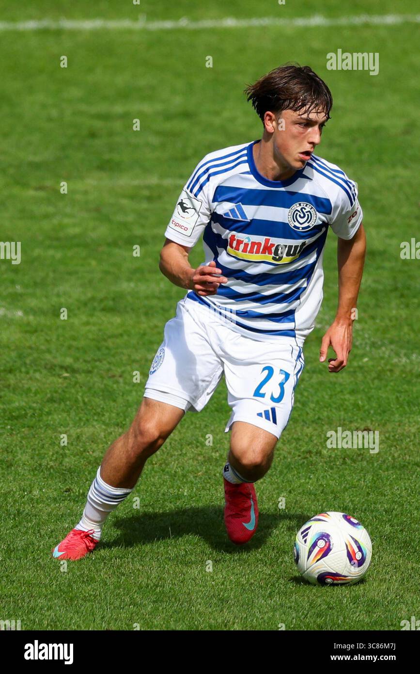 02 August 2025, North Rhine-Westphalia, Duisburg: Soccer: 3rd division ...