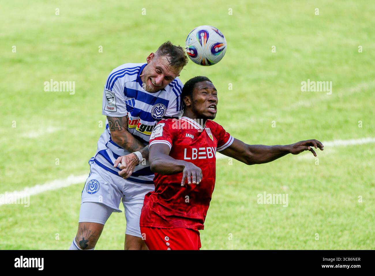 02 August 2025, North Rhine-Westphalia, Duisburg: Soccer: 3rd division, MSV Duisburg - VfB ...