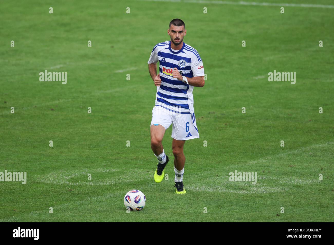 02 August 2025, North Rhine-Westphalia, Duisburg: Soccer: 3rd division ...
